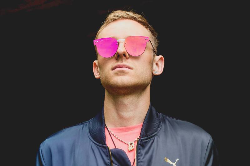 FØNX: „Don’t Feel Like Lovin’“ groovt richtig und geht in die Beine ...