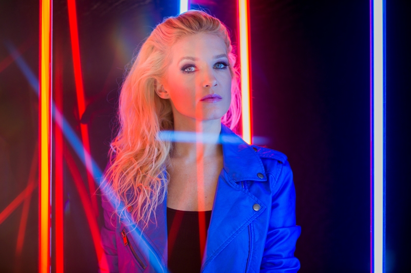 NINA: Debütalbum „Sleepwalking“ punktet mit einem authentischen 80er ...