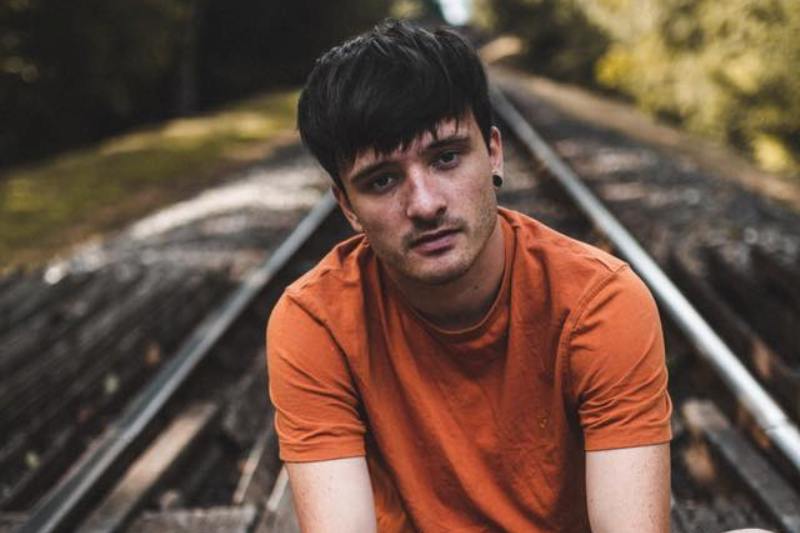 Jack Vallier: „Anyway“ als unbeschwert-verspielte Sicht auf ein Dilemma ...