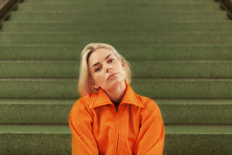 Frida Sundemo: „Anything“ motiviert mit cinematisch-epischem Sound ...