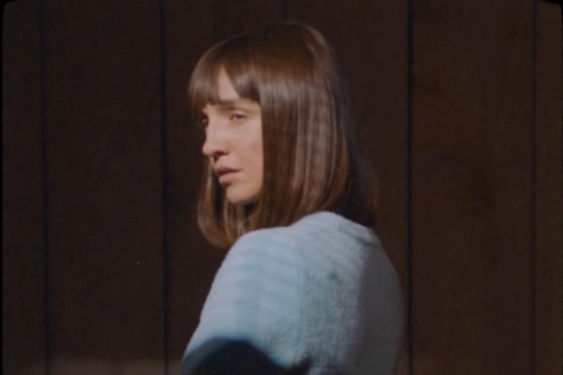 Little Luna: „therapy“ akzeptiert die vielen Versionen von sich selbst ...