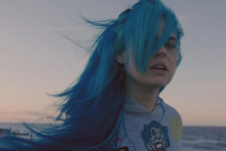 Kings Elliot: „Bitter Tonic“ ist roh, aufrichtig, verletzlich und ...