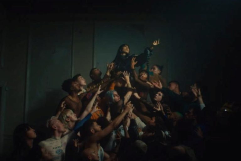 Rina Sawayama: „Frankenstein“ als „Grusel“-Pop-Banger mit empowernder ...